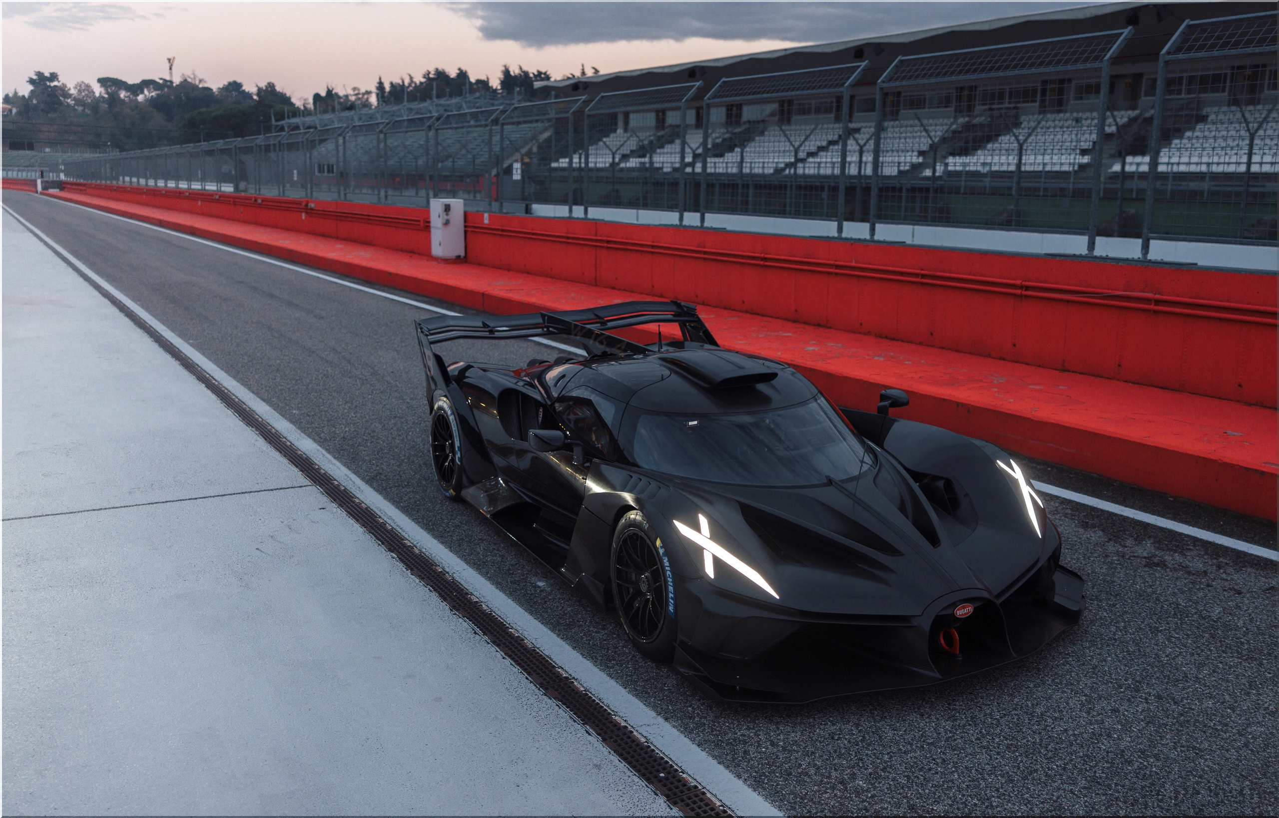 The Bugatti Bolide: A Tribute to the Past and a Challenge to the Future ...