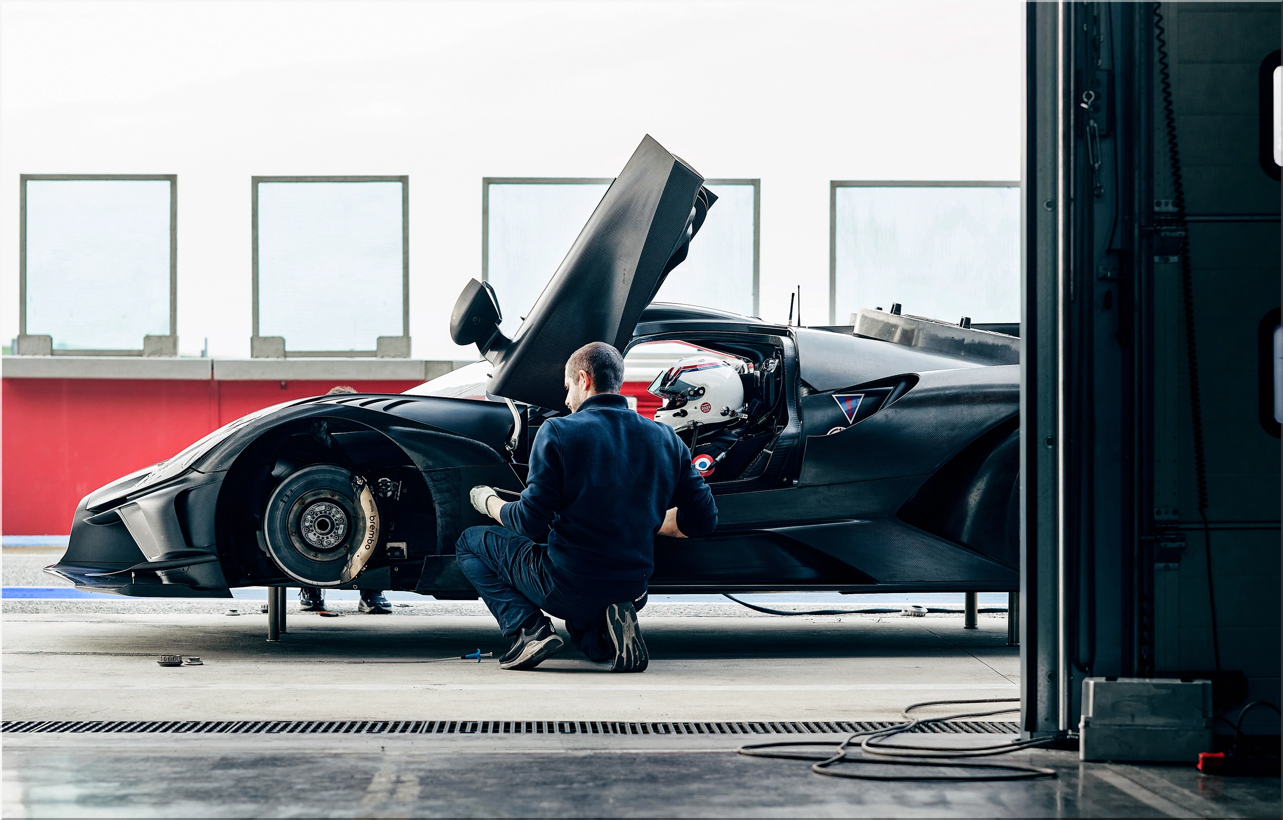 The Bugatti Bolide: A Tribute to the Past and a Challenge to the Future ...